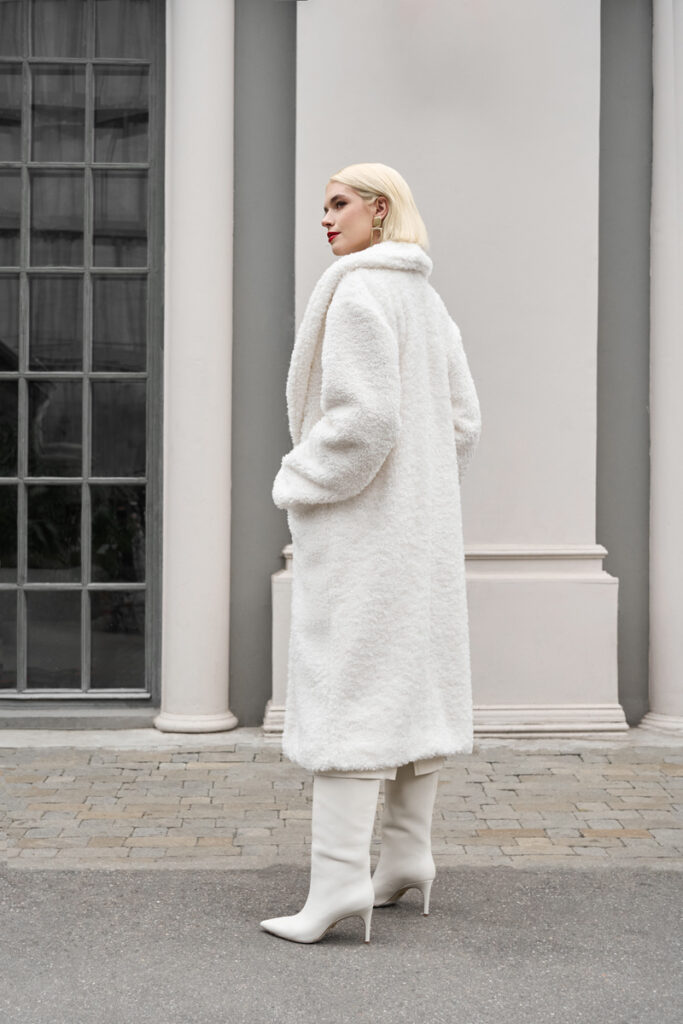 Katrin women's fur coat sewing pattern + video tutorial - Fabrico